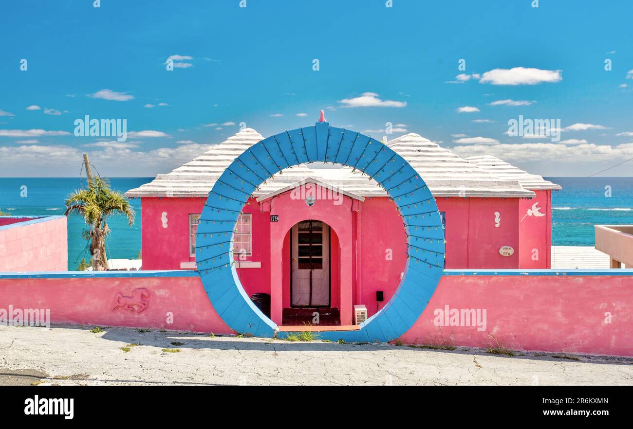 Moon gate hi-res stock photography and images - Alamy