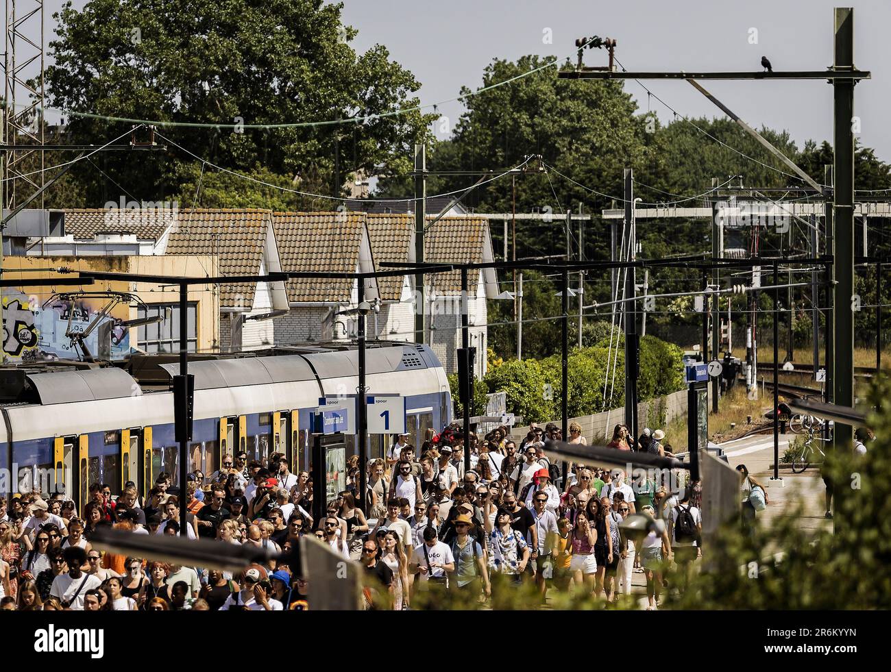 ZANDVOORT - Bathers arrive at Zandvoort station. The NS has deployed ...