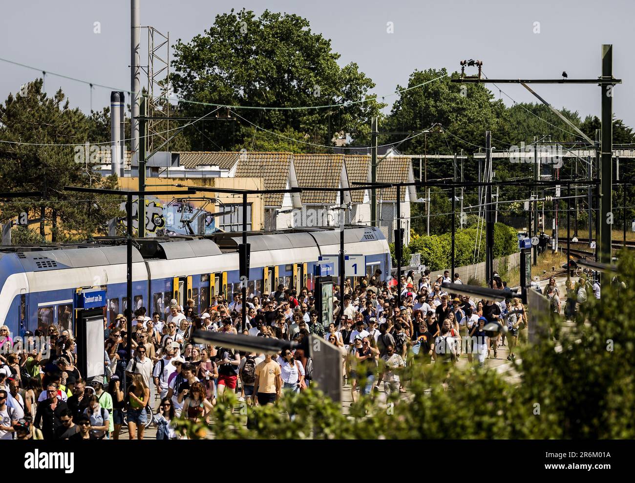 ZANDVOORT - Bathers arrive at Zandvoort station. The NS has deployed ...