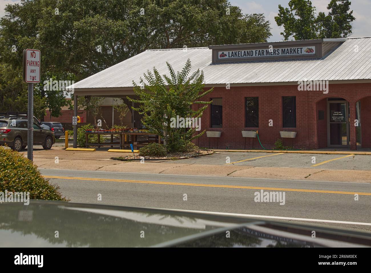 Farmers market in downtown Lakeland, GA Stock Photo - Alamy