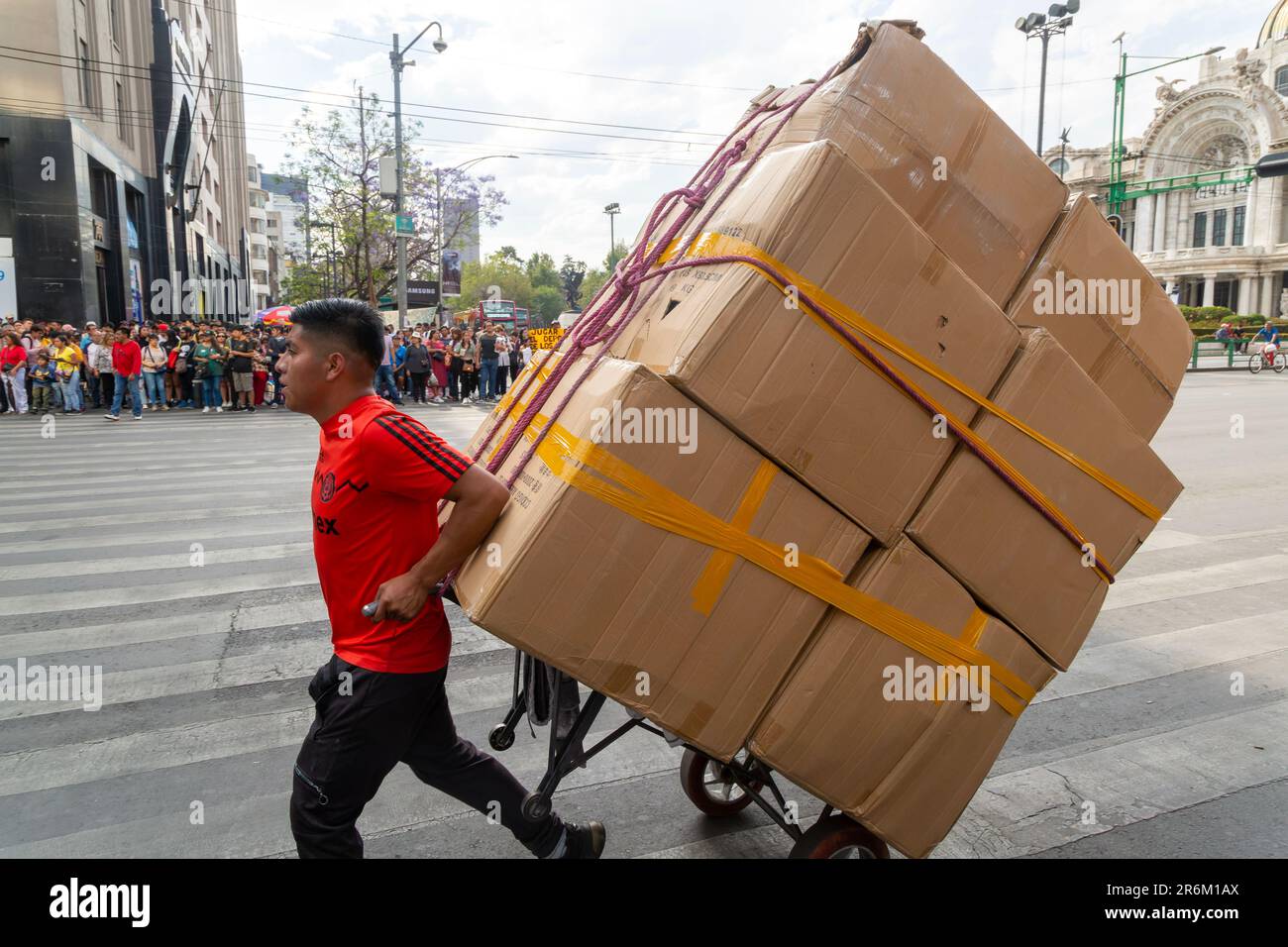 Man pulling cart hi-res stock photography and images - Alamy