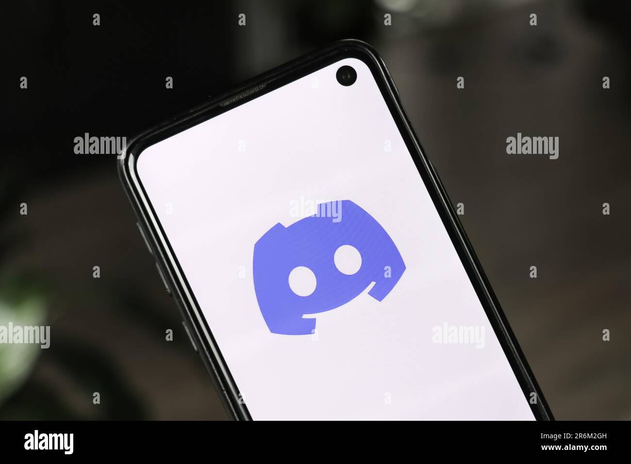 Discord phone app hi-res stock photography and images - Alamy