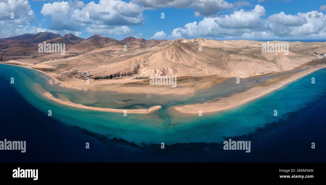 Playa de Sotavento and Laguna de Sotavento, Fuerteventura, Canary ...