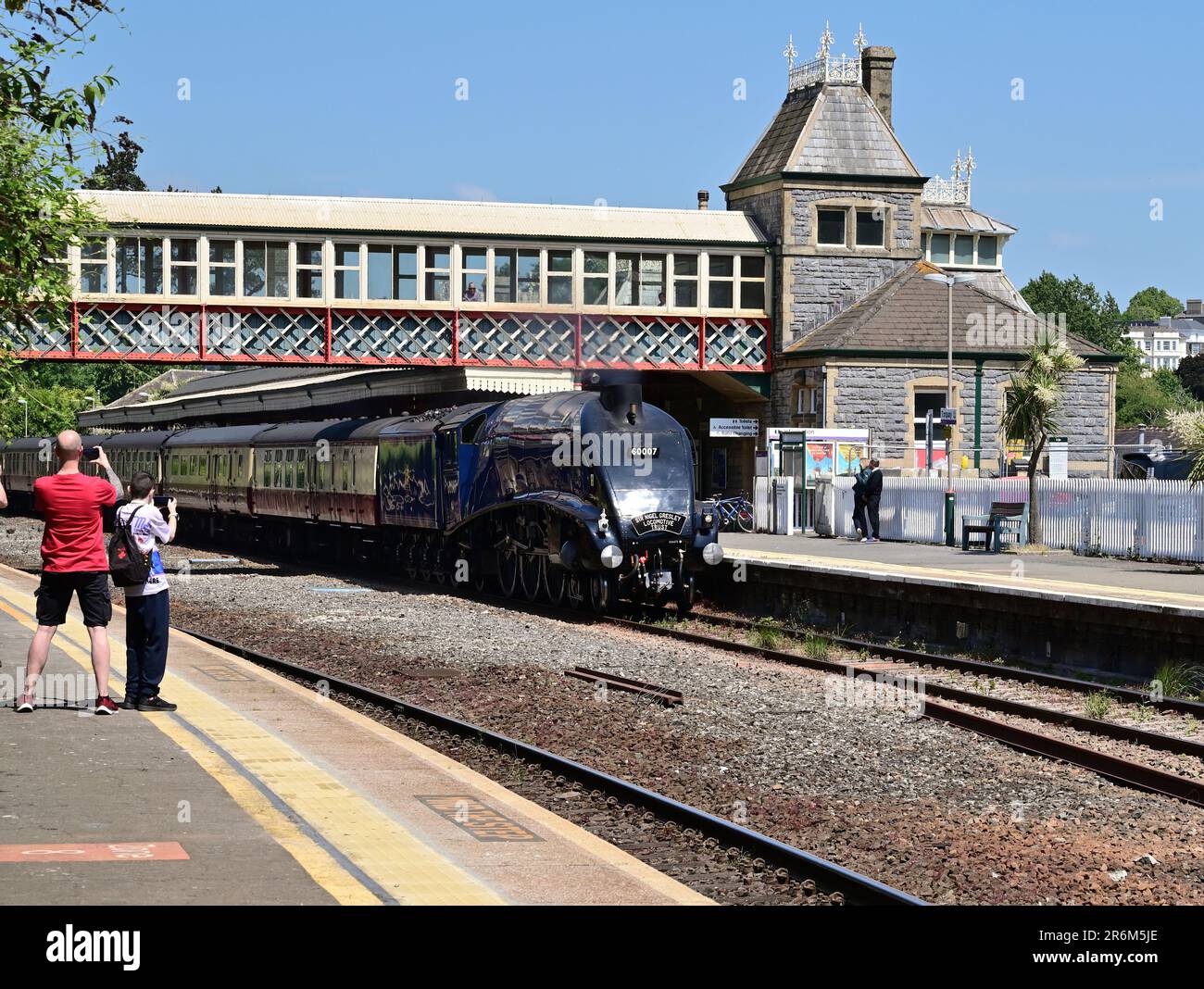 LNER Class A4 Pacific No 60007 Sir Nigel Gresley passing through ...