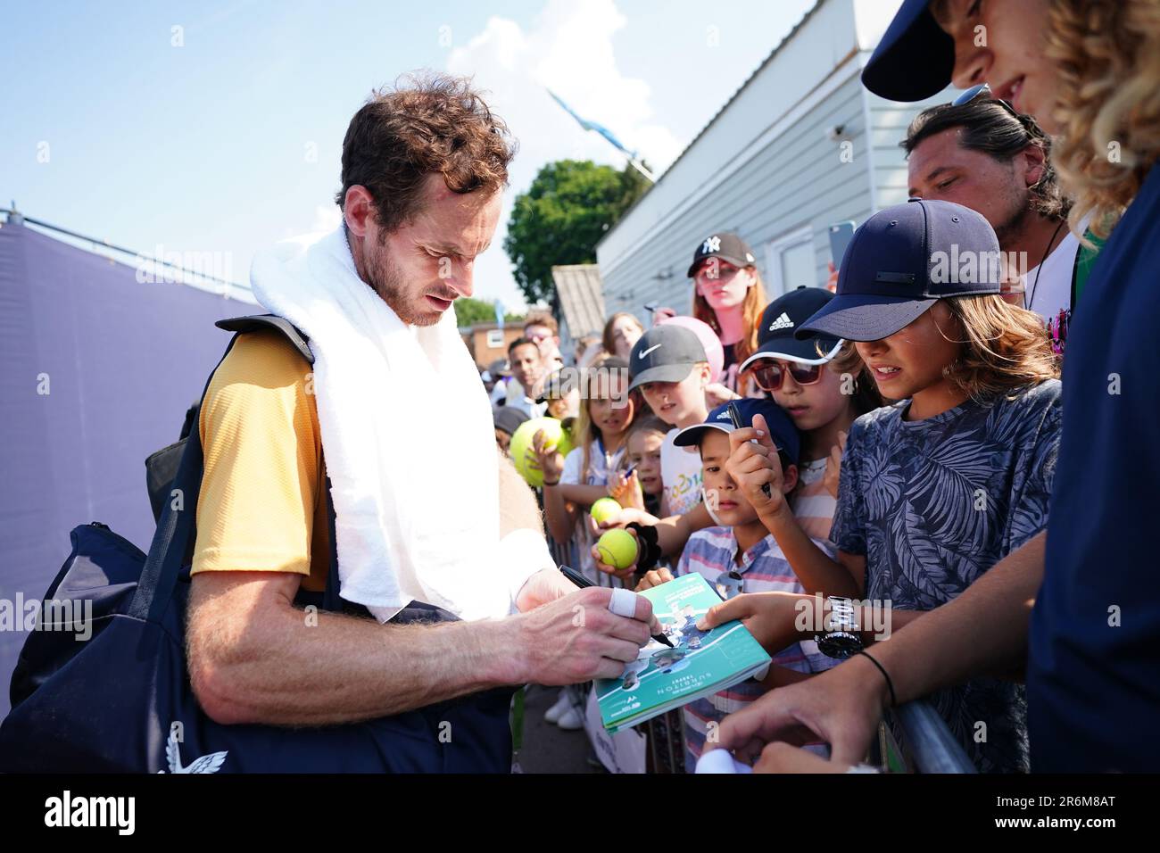 Andy Murray signs autographs after winning his semi-final match against ...