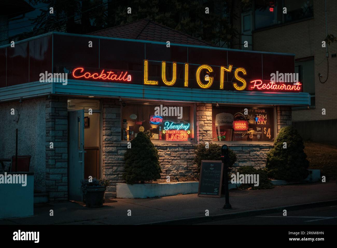 Luigis restaurant hi-res stock photography and images - Alamy