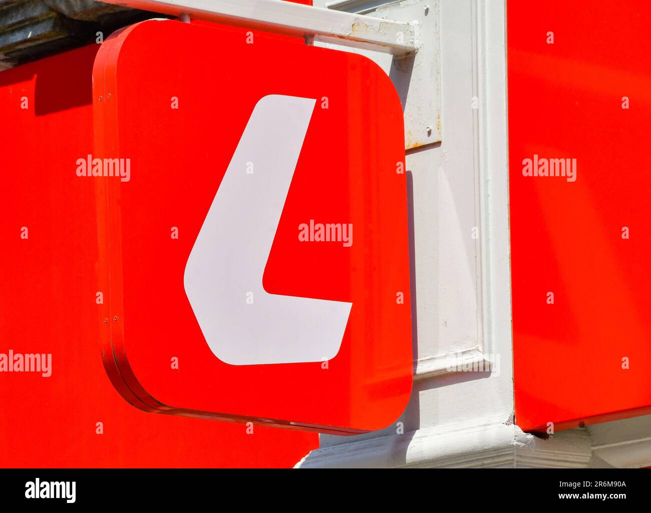 Ladbrokes logo hi-res stock photography and images - Alamy