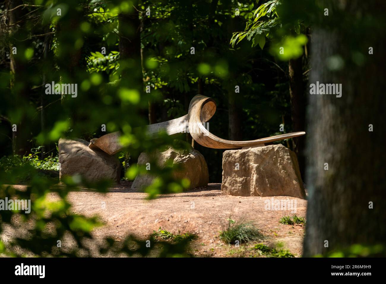 The wooden seat sculpture "Meander" by Kristina Veasey for the Forest ...