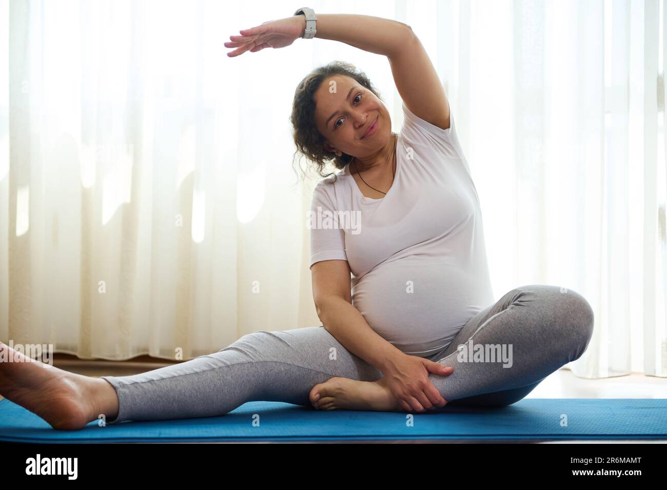 Active sporty expectant woman mother with big pregnant belly ...