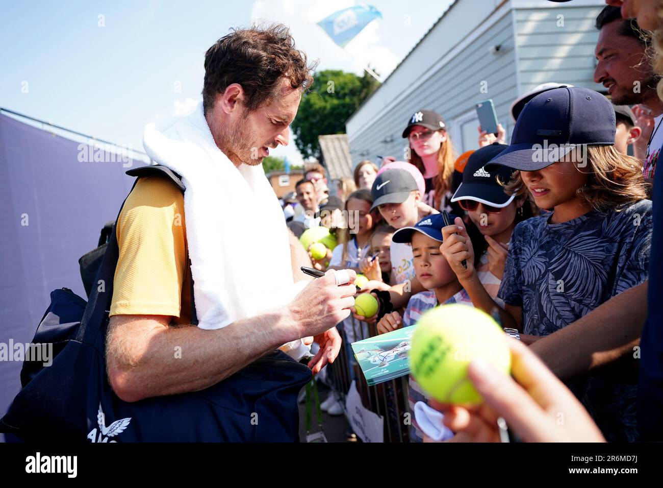 Andy Murray signs autographs after winning his semi-final match against ...