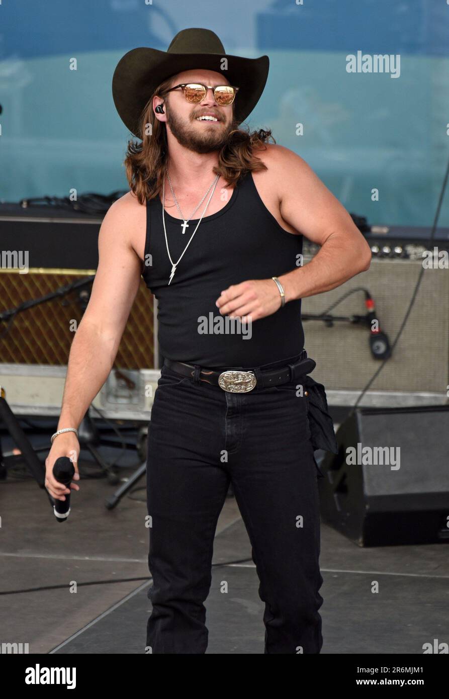 Nashville, TN, USA. 8th June, 2023. Warren Zeiders on stage for CMA ...