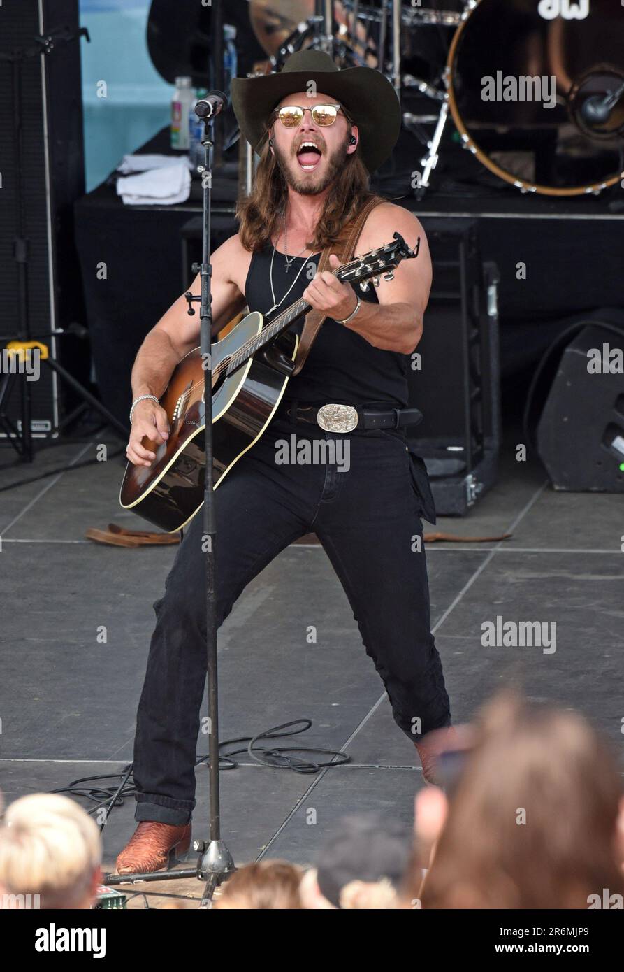 Nashville, TN, USA. 8th June, 2023. Warren Zeiders on stage for CMA ...