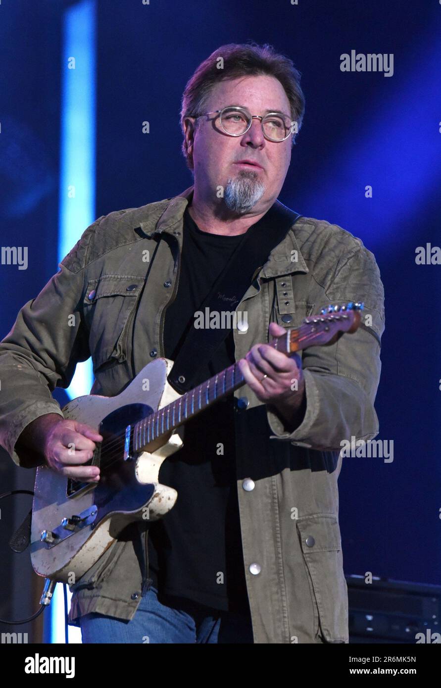 Nashville, TN, USA. 8th June, 2023. Vince Gill on stage for CMA Fest ...