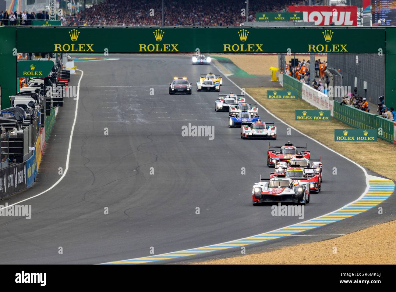 Le Mans, France. 10th June, 2023. 08 BUEMI Sébastien (swi), HARTLEY ...