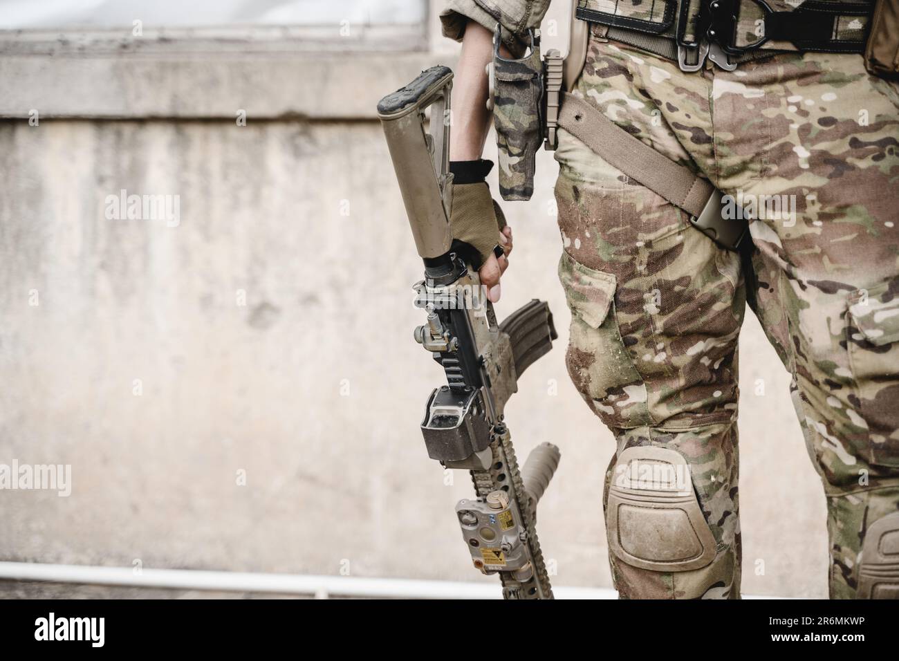 Smart teamwork of soldiers running forward and attacking enemy Stock ...