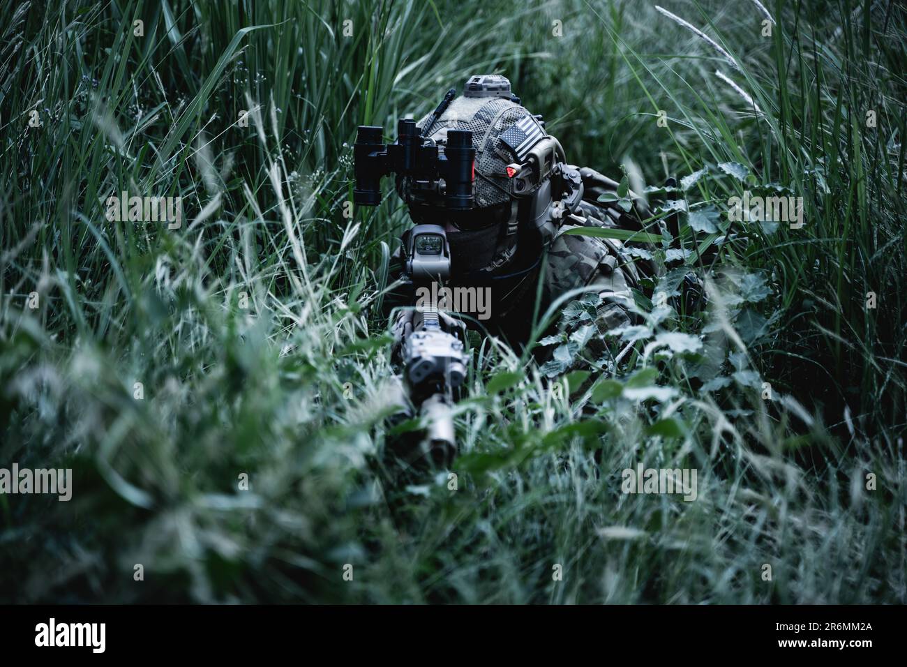 Smart teamwork of soldiers running forward and attacking enemy Stock ...