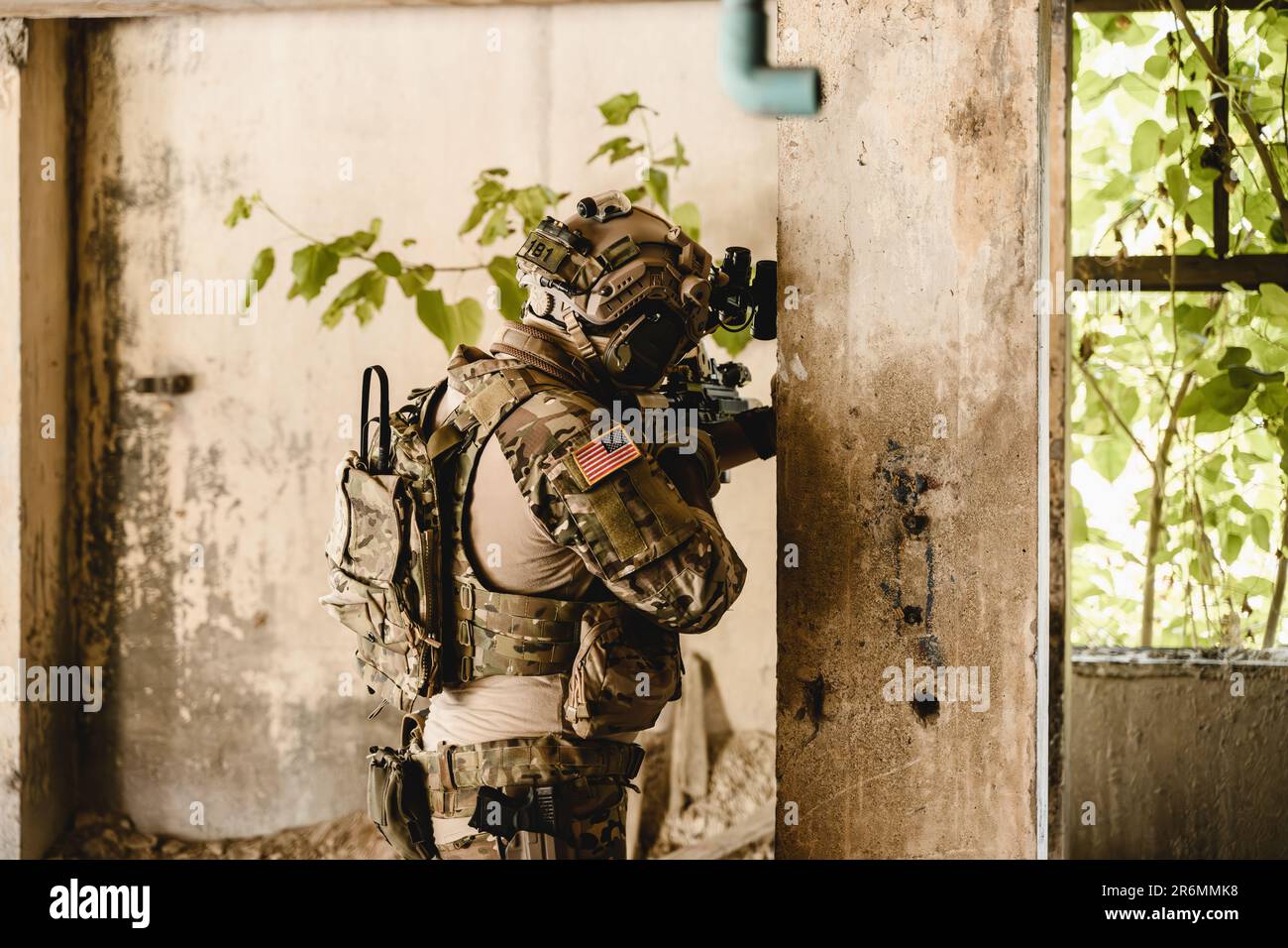 Smart teamwork of soldiers running forward and attacking enemy Stock ...