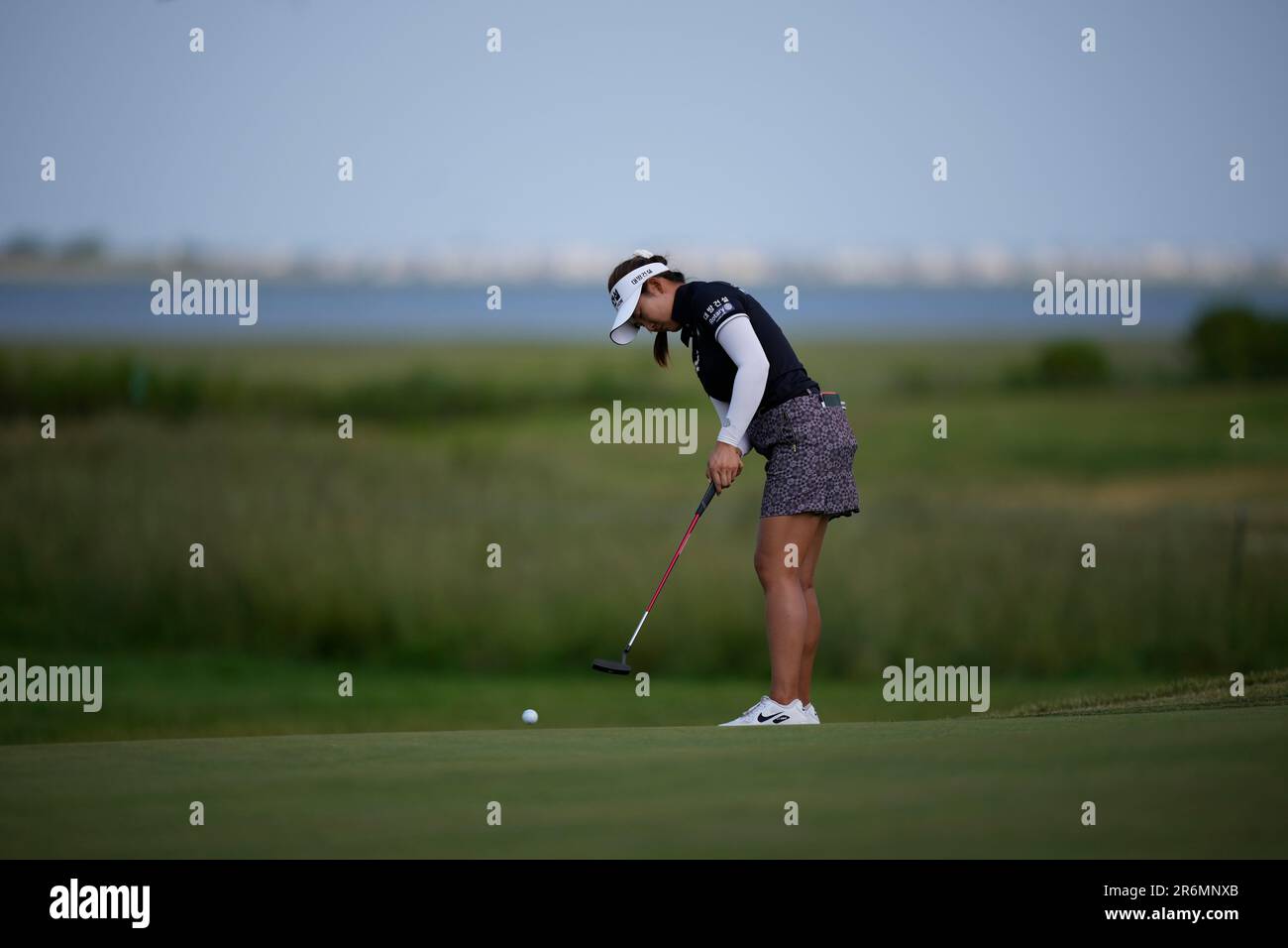 Su Oh, of Australia, plays during the first round of the ShopRite LPGA ...