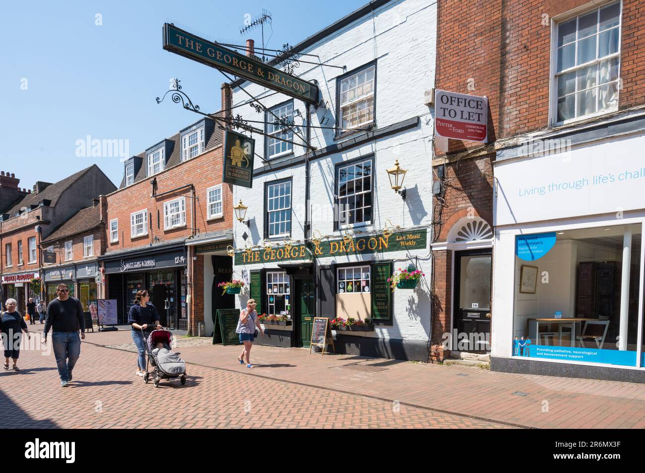 The George & Dragon, a traditional British pub on High Street, Chesham ...