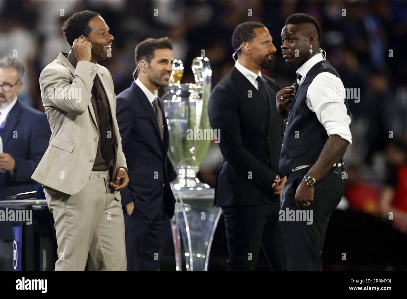 ISTANBUL - (l-r) Joleon Lescott, Cesc Fabregas, rio Ferdinand, Mario ...
