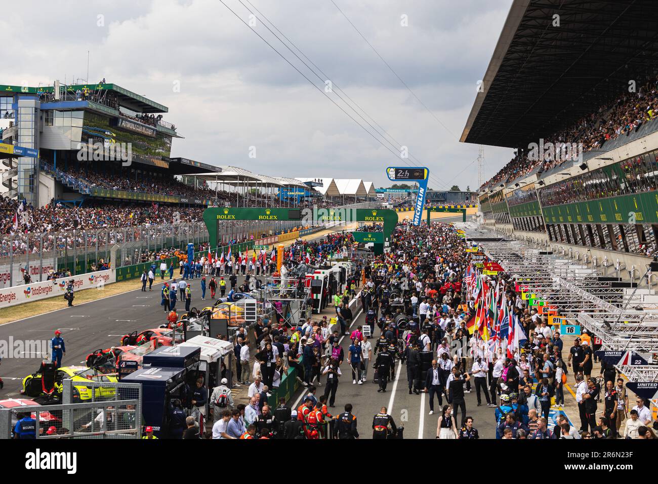 Starting grid, crowd during the 24 Hours of Le Mans 2023 on the Circuit ...