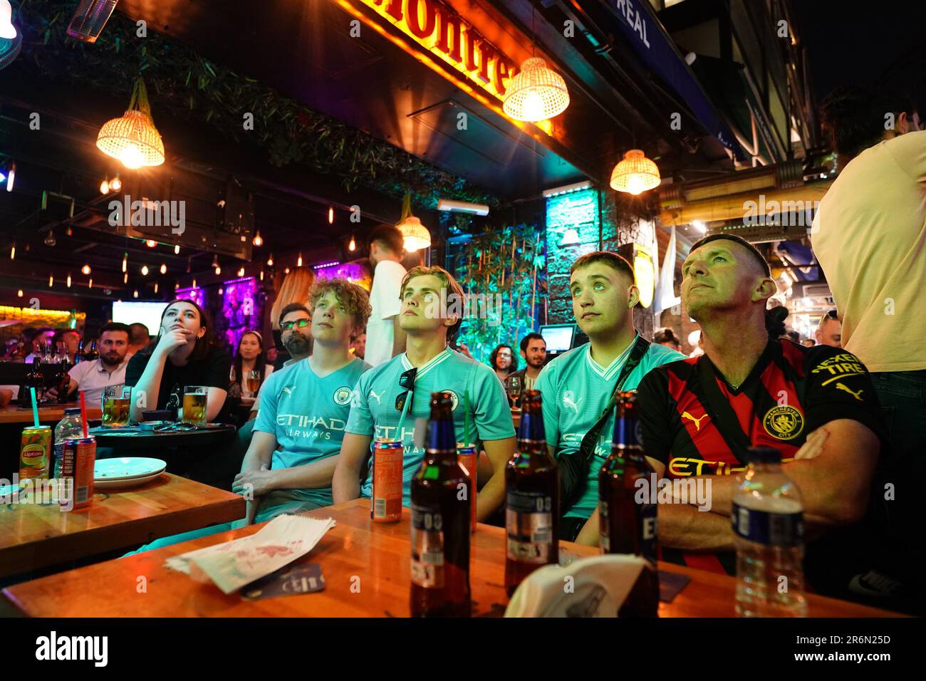Man City fans watch the UEFA Champions League Final between Manchester ...