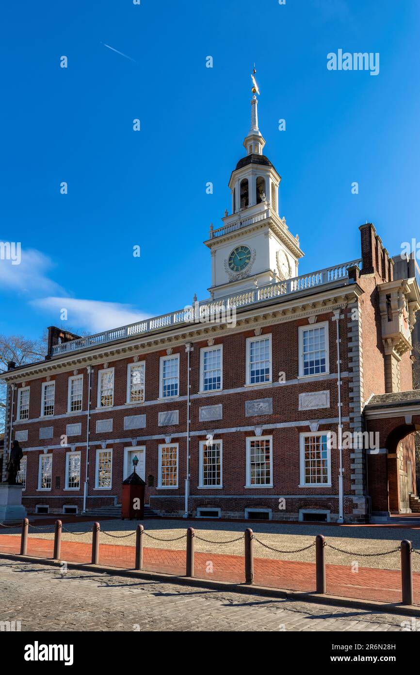 Independence Hall in sunny day, Philadelphia, Pennsylvania, USA Stock ...