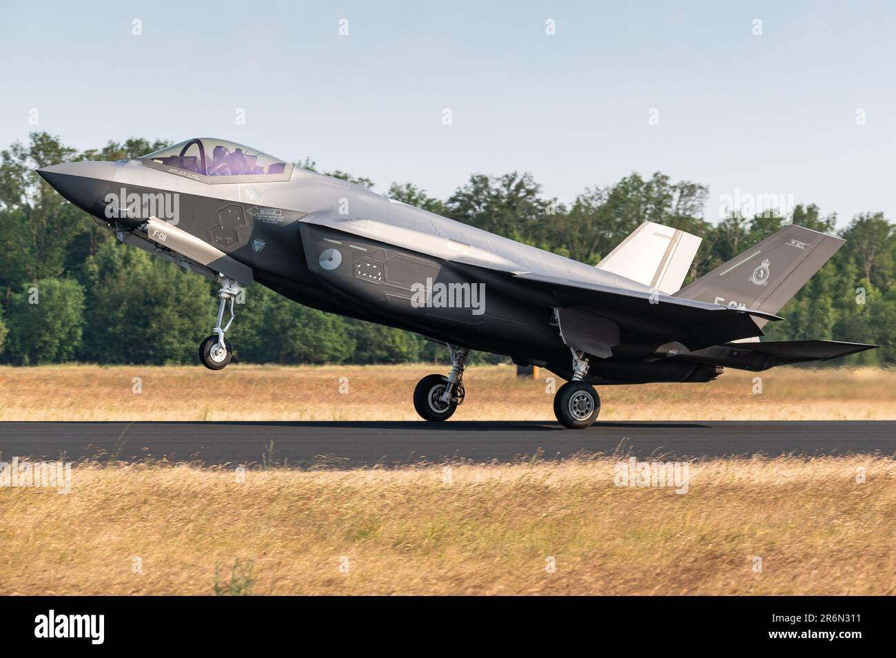 F 35 lightning ii bomb hi-res stock photography and images - Alamy