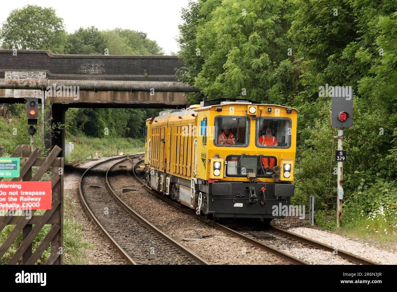 Harsco RGH20C rail grinder train DR79261 & DR79271 passes through ...