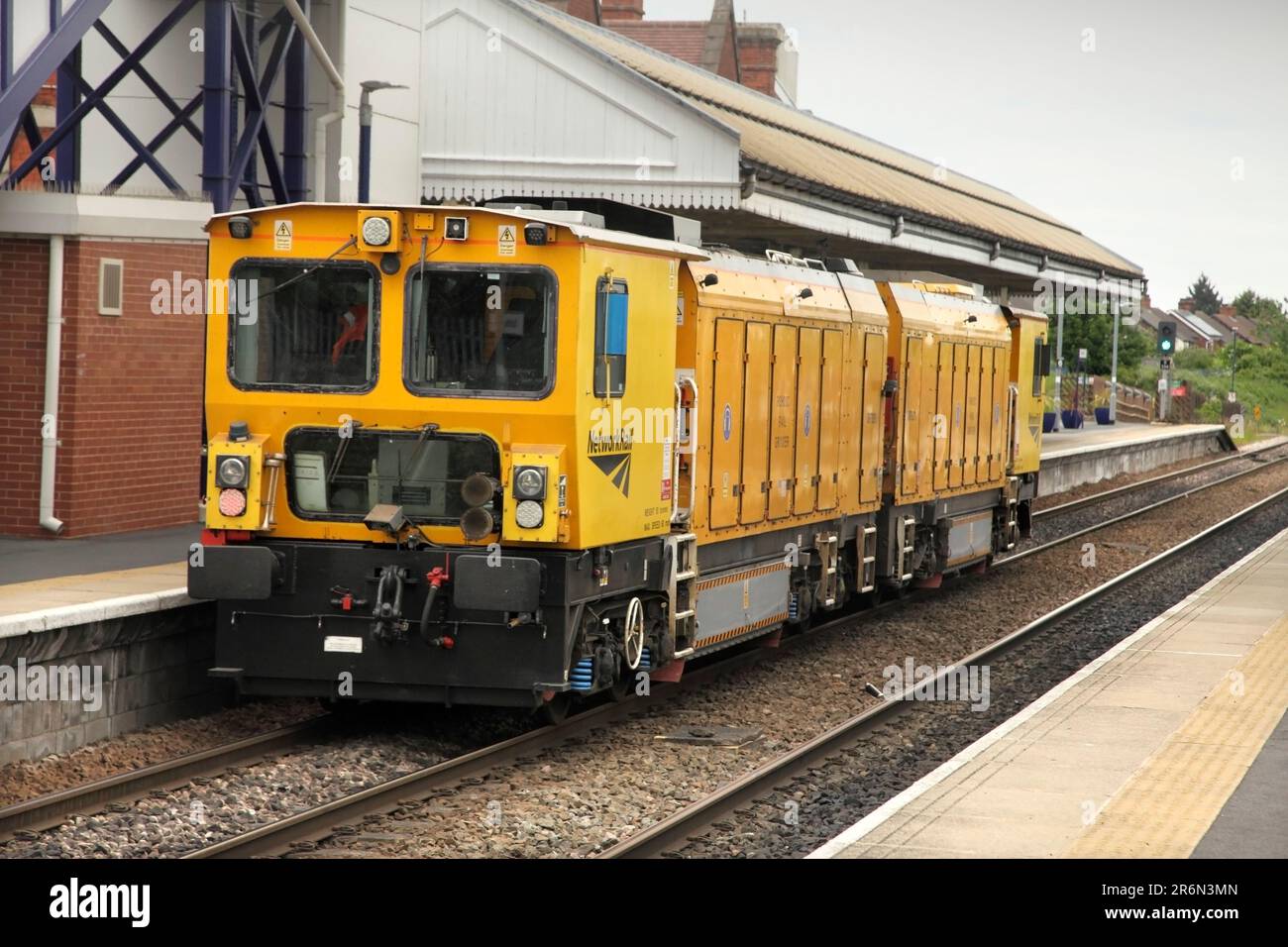 Harsco RGH20C rail grinder train DR79261 & DR79271 passes through ...