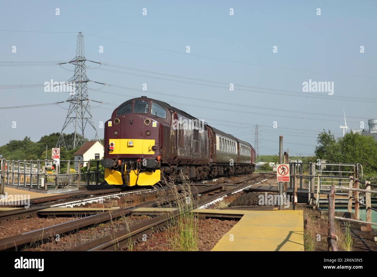 Class 37 diesel loco hi-res stock photography and images - Alamy