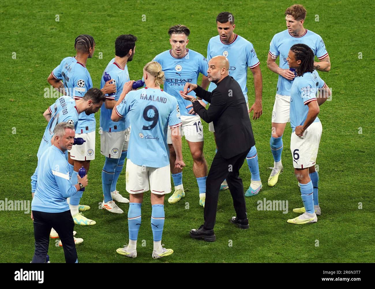 Pep guardiola instructions hi-res stock photography and images - Alamy