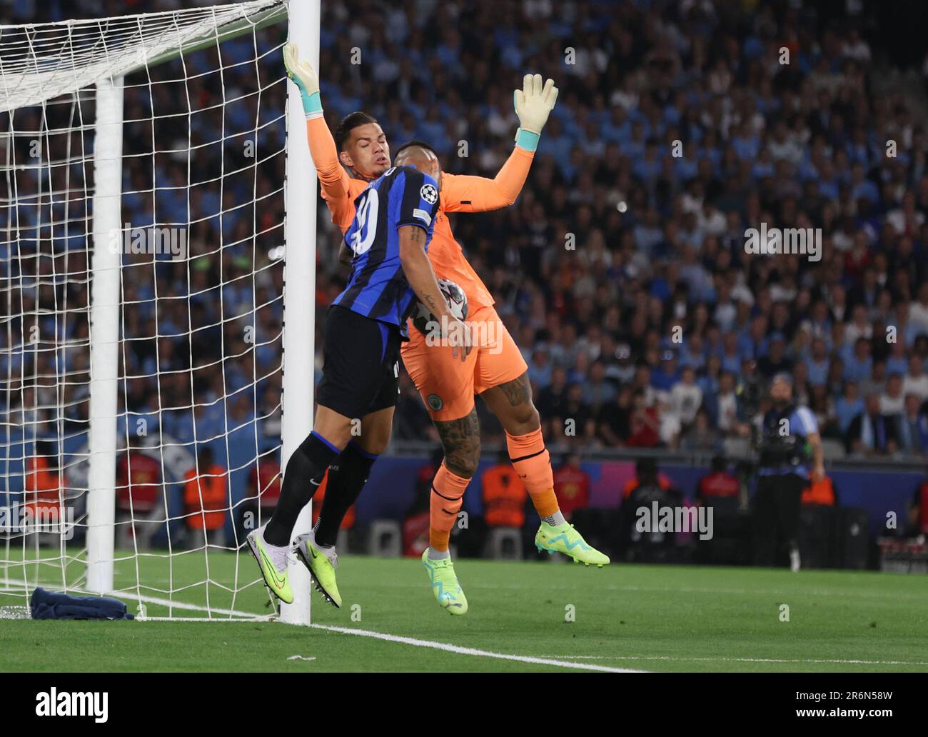 Manchester city v inter milan goal hi-res stock photography and images ...