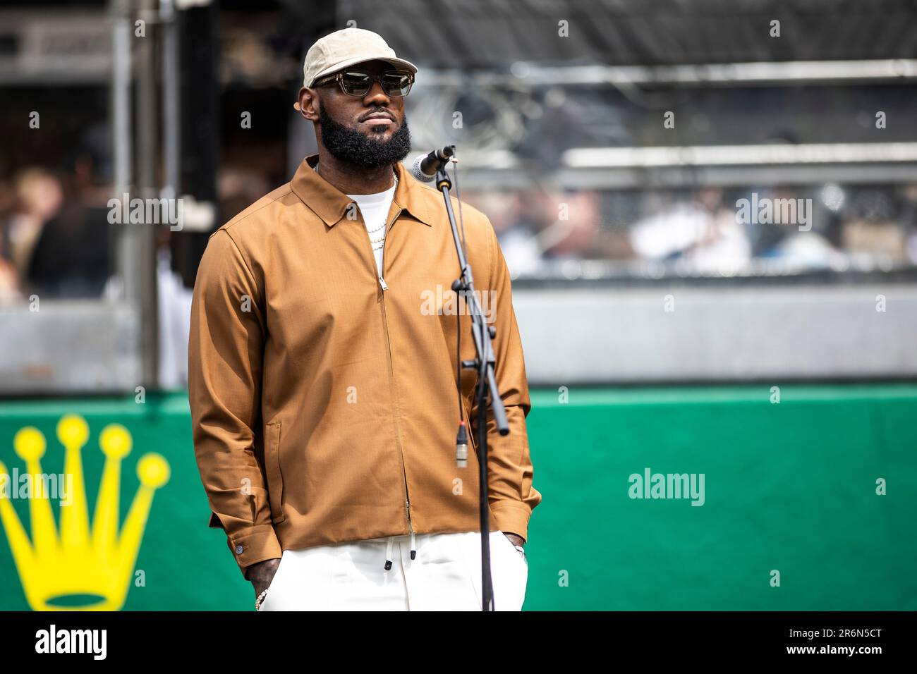 Lebron james portrait lakers portrait hi-res stock photography and ...