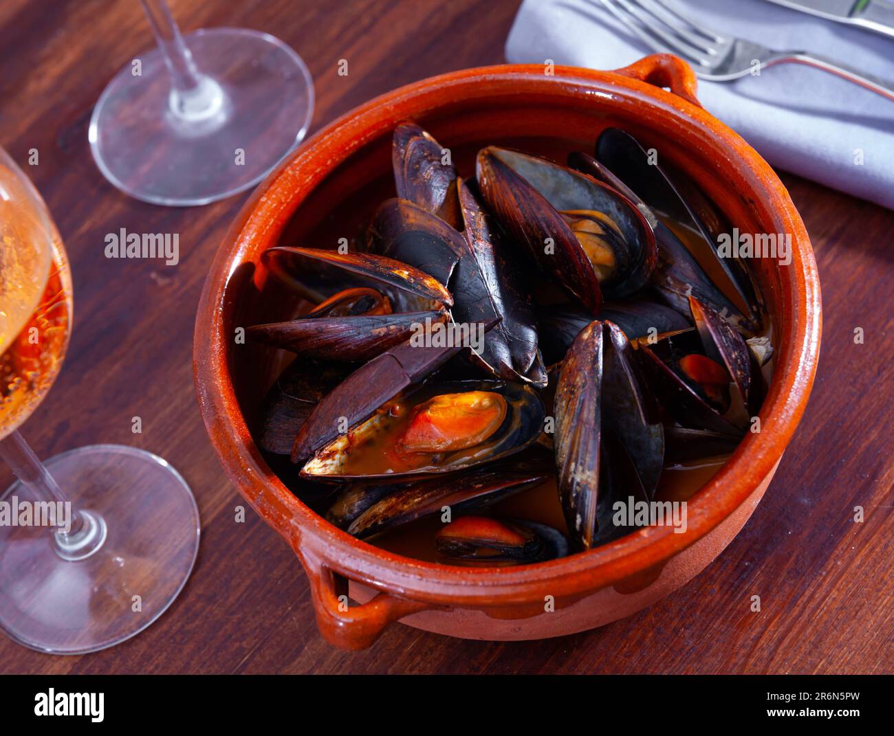 Popular dish of mussels a la Marinera Stock Photo - Alamy
