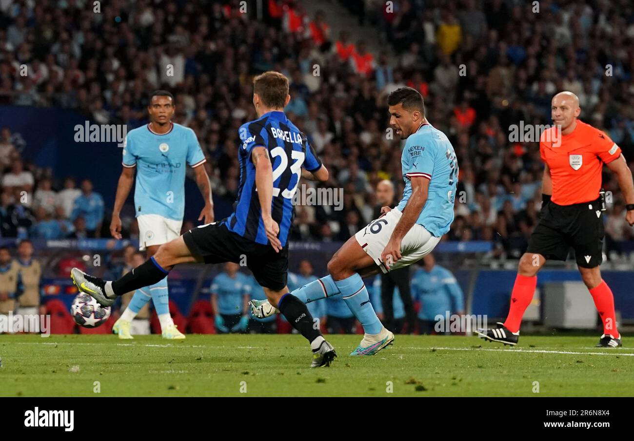 Manchester City's Rodri scoring the opening goal during the UEFA ...