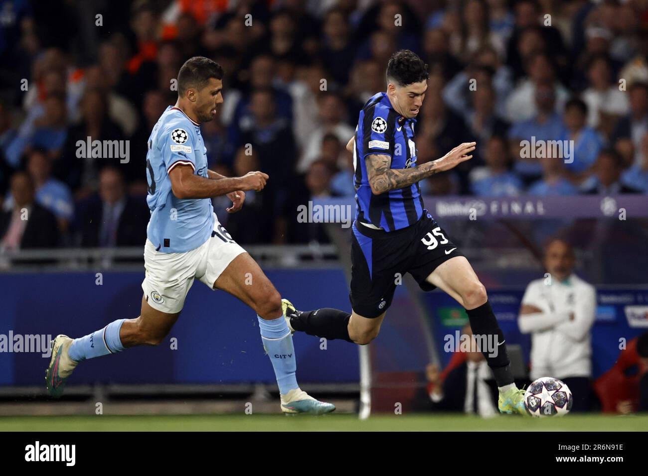 ISTANBUL - (lr) Rodri of Manchester City FC, Alessandro Fontanarosa of ...