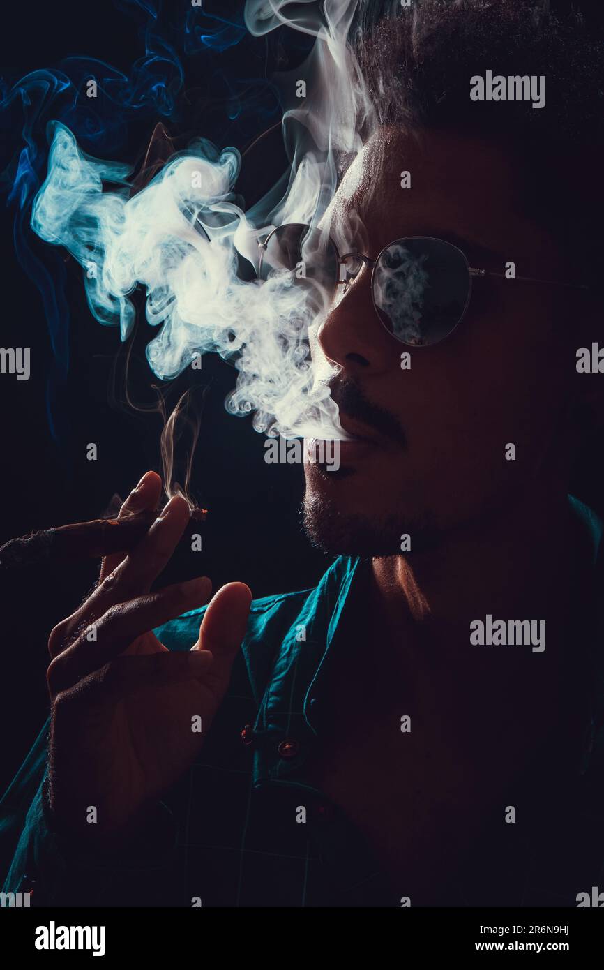 Low key smoking hi-res stock photography and images - Alamy