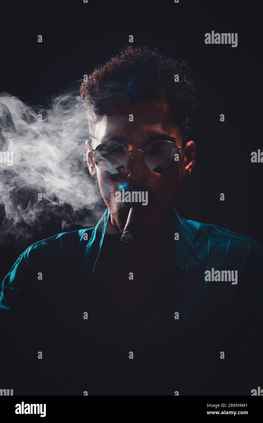 Low key smoking hi-res stock photography and images - Alamy