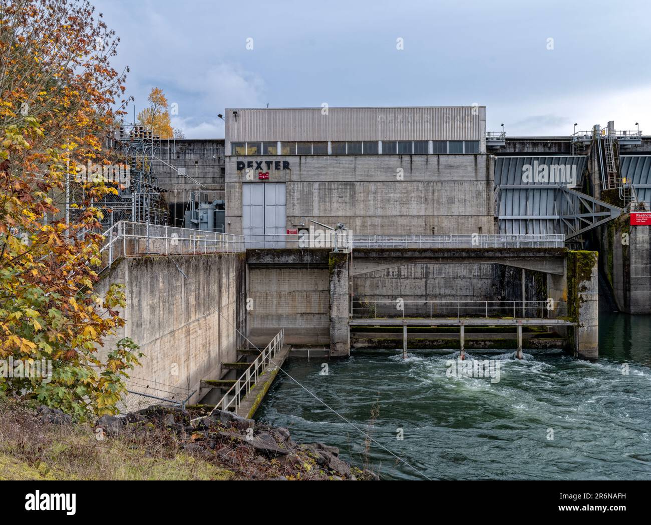 The powerhouse at the Dexter Dam on the Willamette River Middle Fork in ...