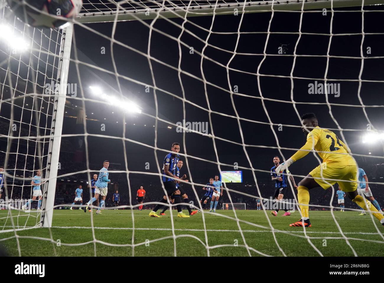 Manchester City's Rodri scoring the opening goal during the UEFA ...