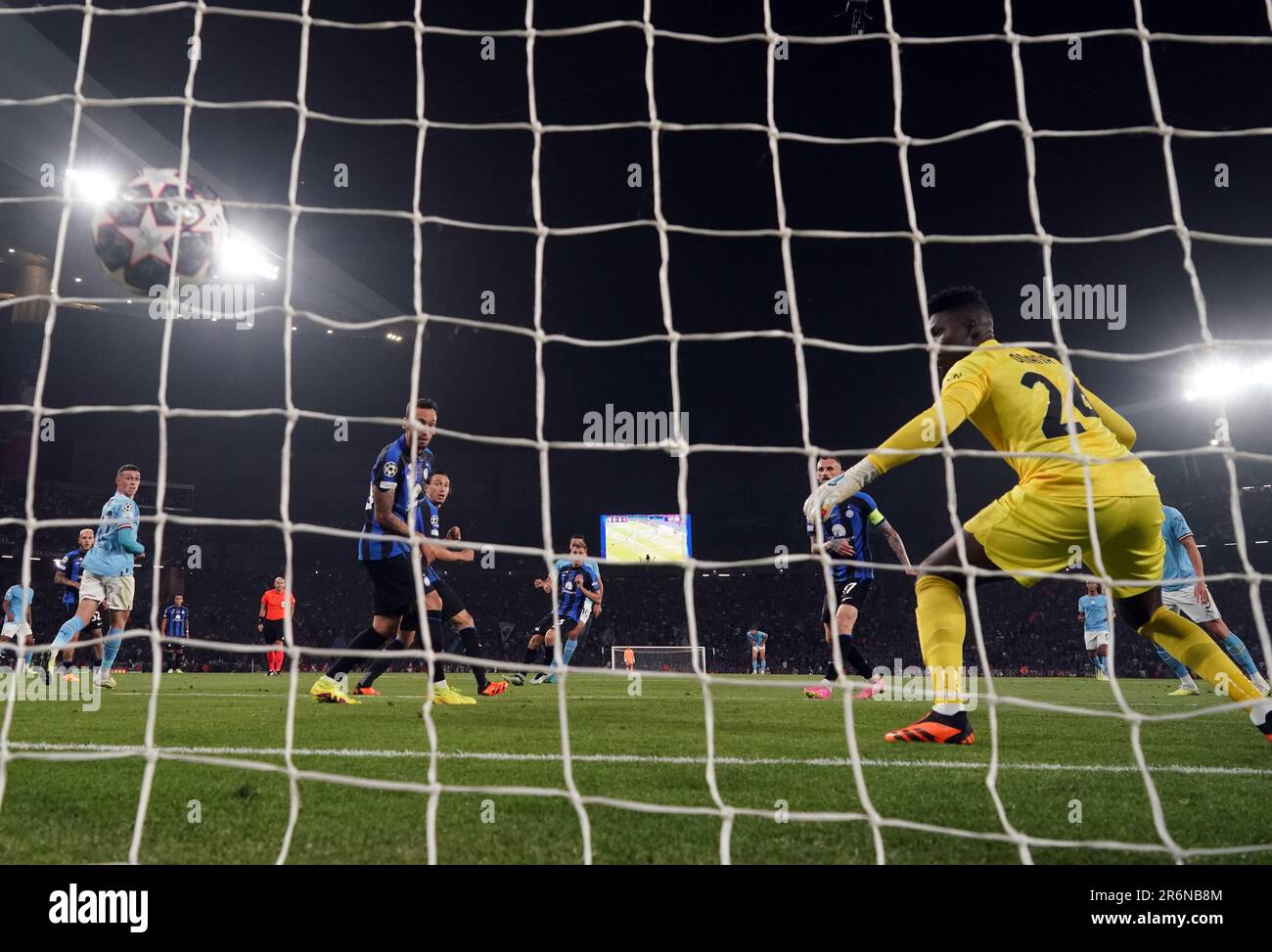 Manchester City's Rodri scoring the opening goal during the UEFA ...