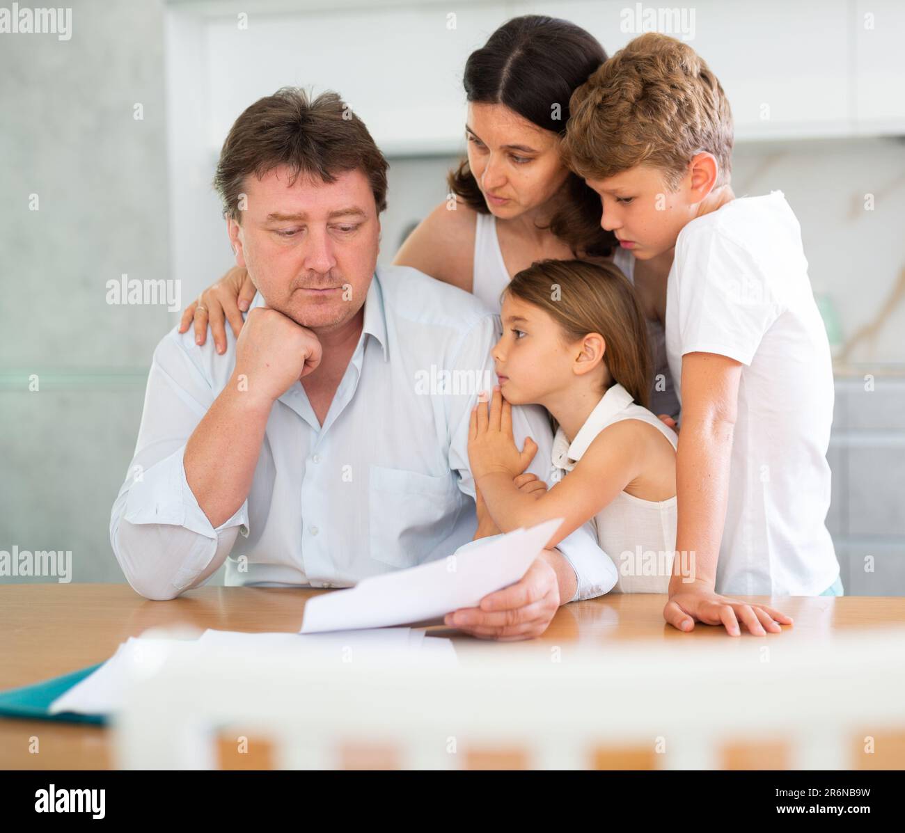 Poor caucasian mother children hi-res stock photography and images - Alamy