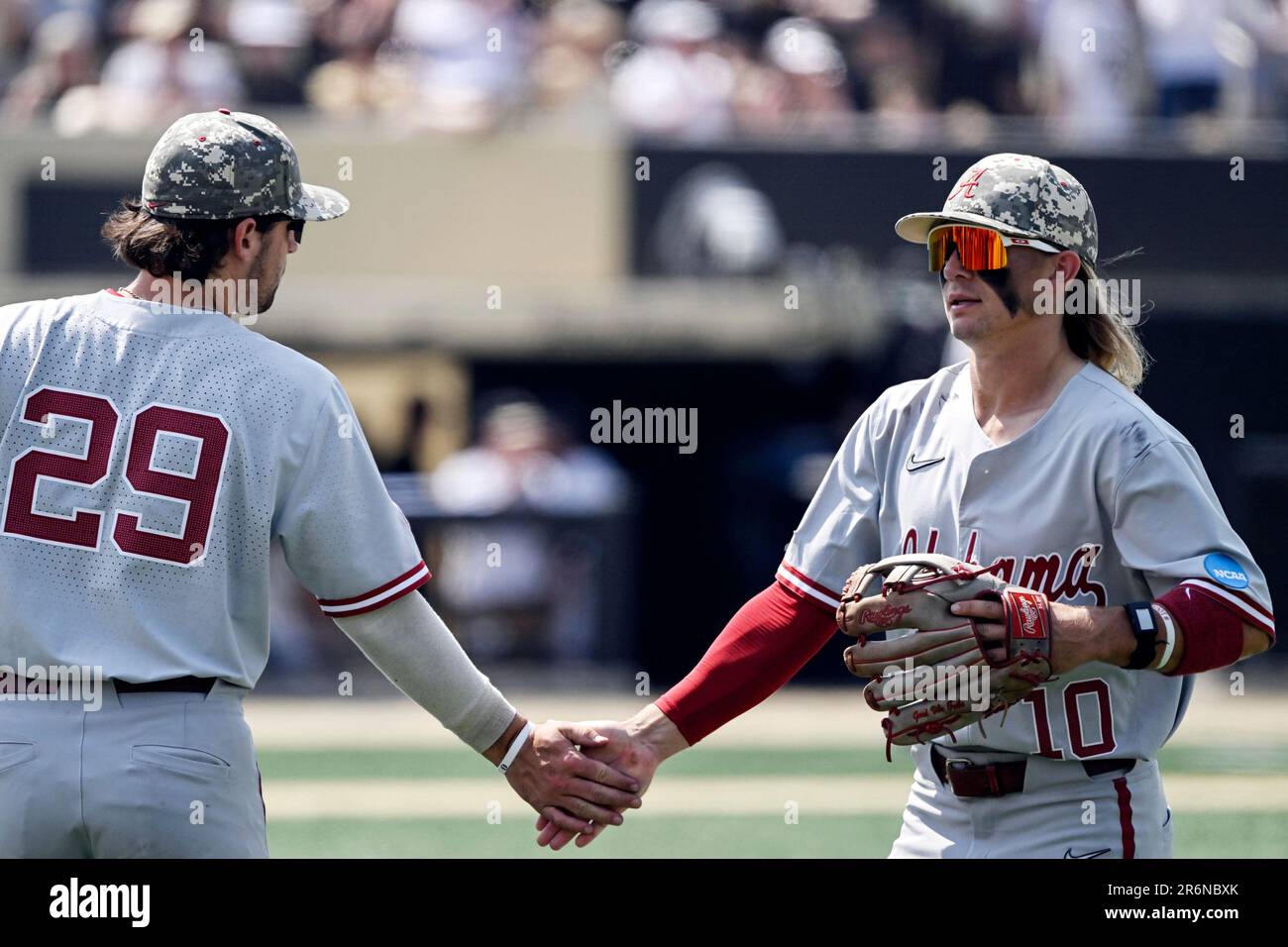 Alabama's Brayden Gainey (29) and Jim Jarvis (10) slap hands during the ...