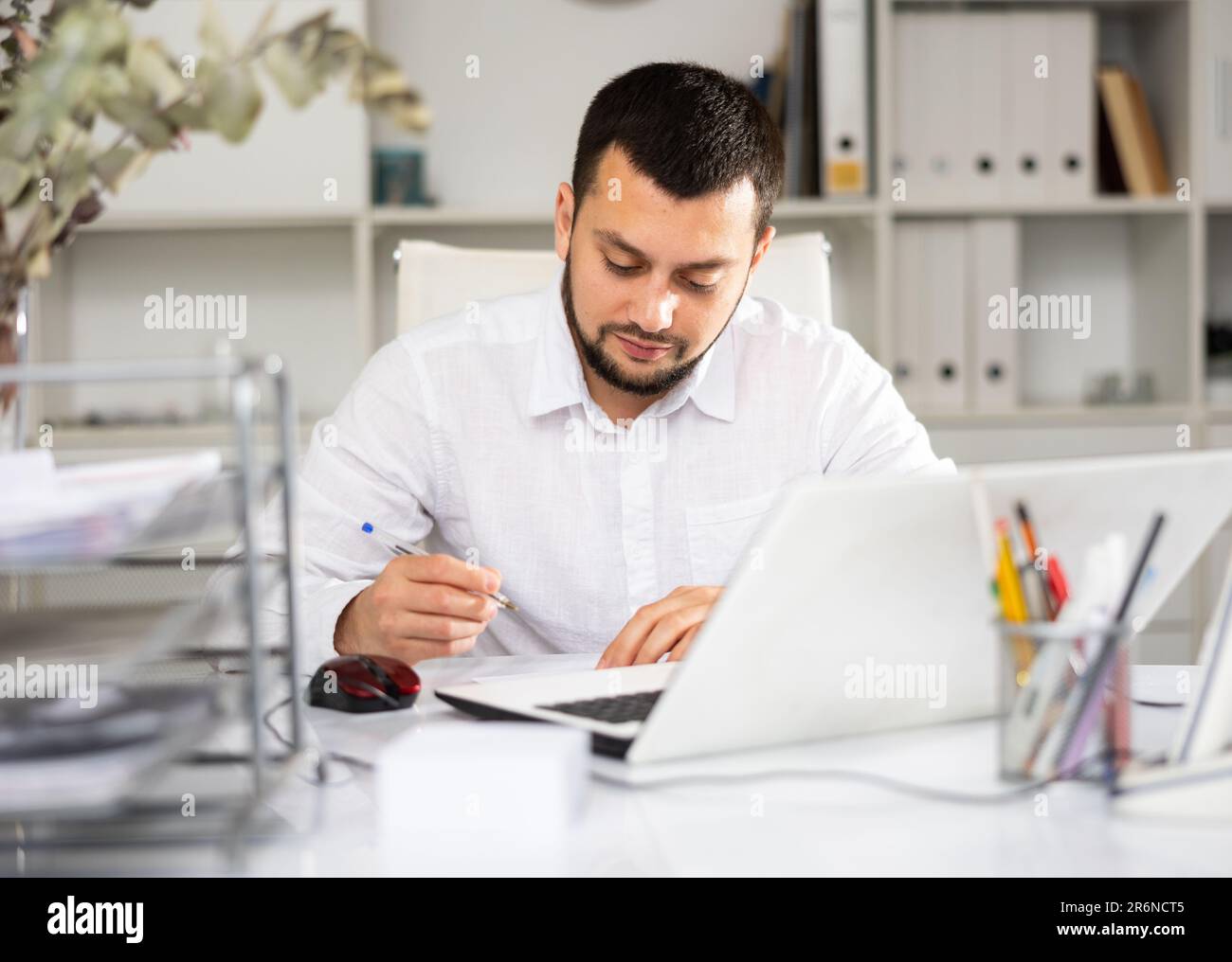 Doing his job hi-res stock photography and images - Alamy