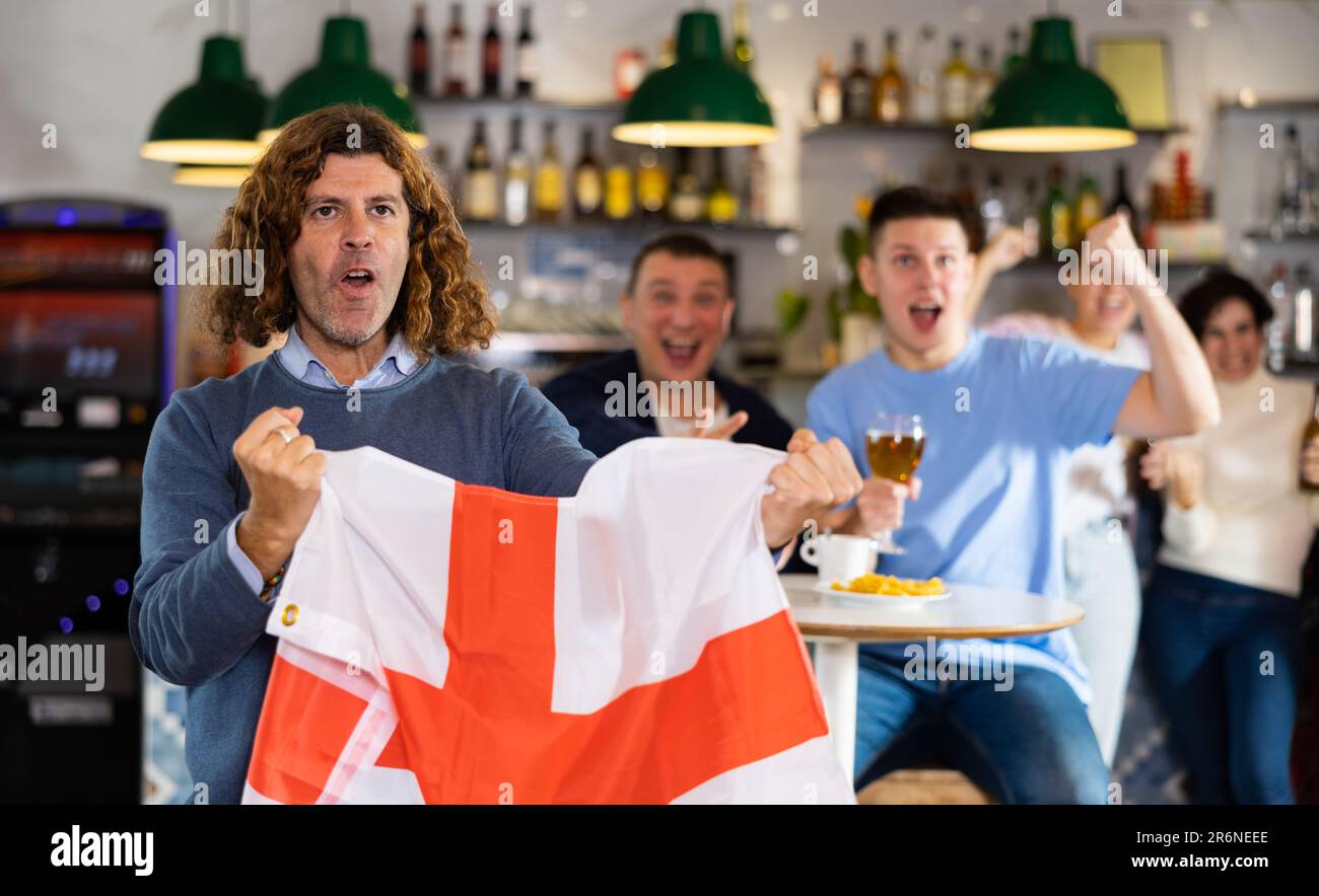 Cricket fan bar hi-res stock photography and images - Alamy