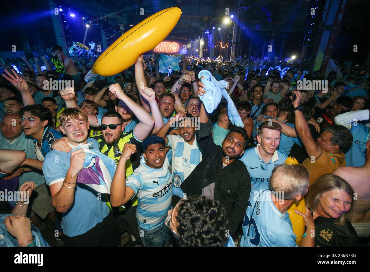 Manchester City fans celebrate full time at the Depot Mayfield in ...
