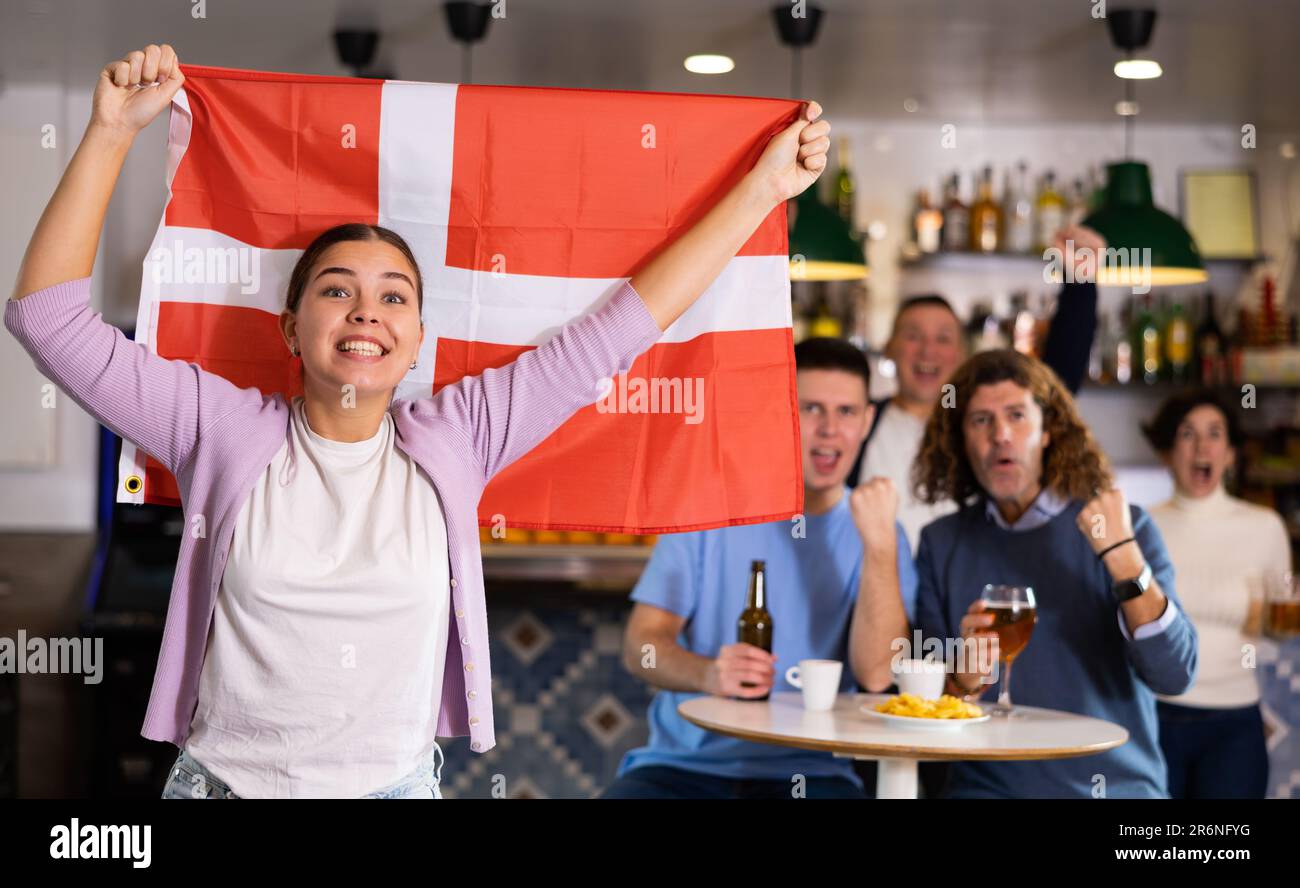 Cricket fan bar hi-res stock photography and images - Alamy