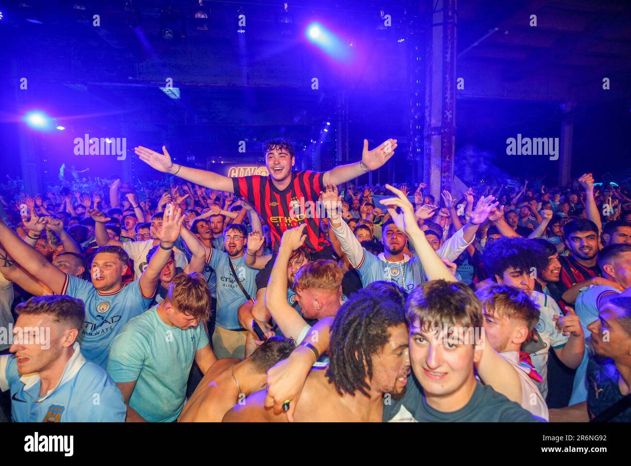 Manchester City fans celebrate full time at the Depot Mayfield in ...