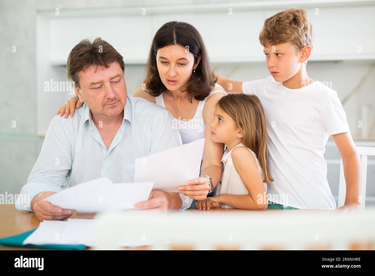 Poor caucasian mother children hi-res stock photography and images - Alamy